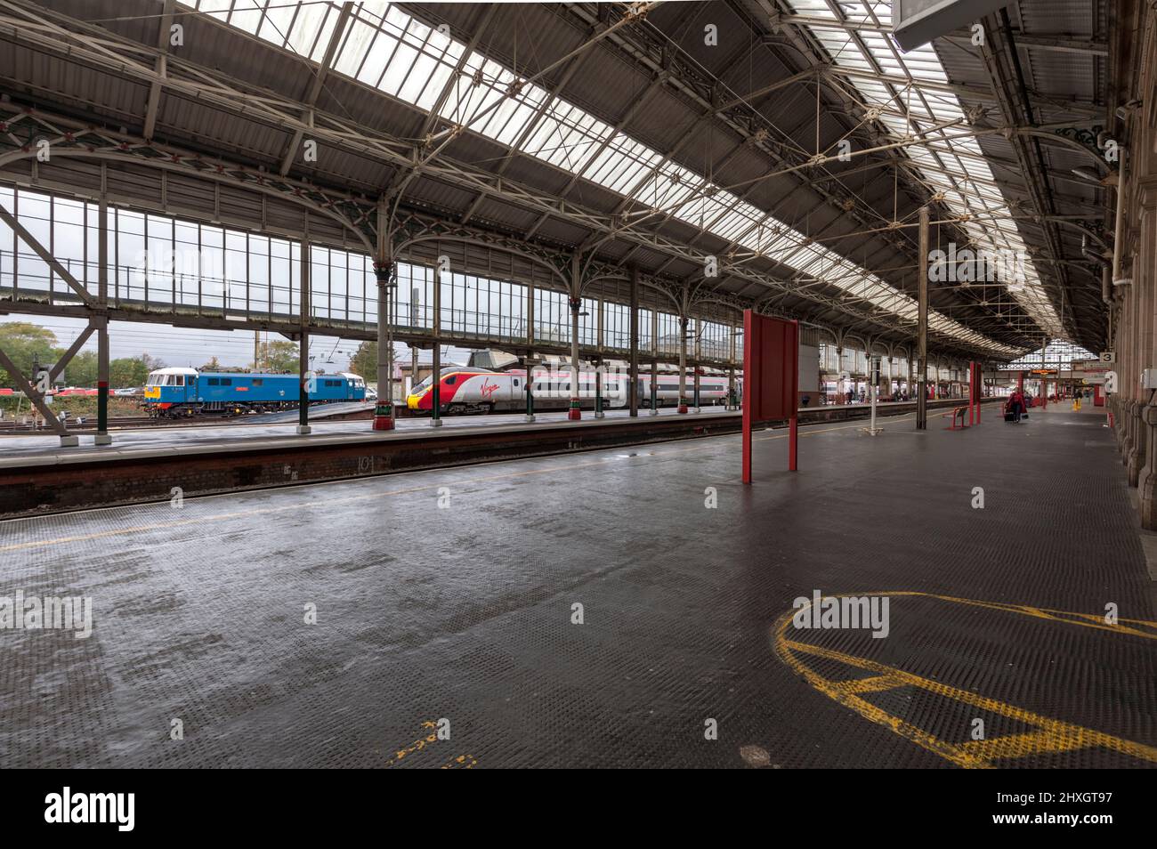 Preserved 1960's class 86 electric locomotive 86259 in electric blue ...