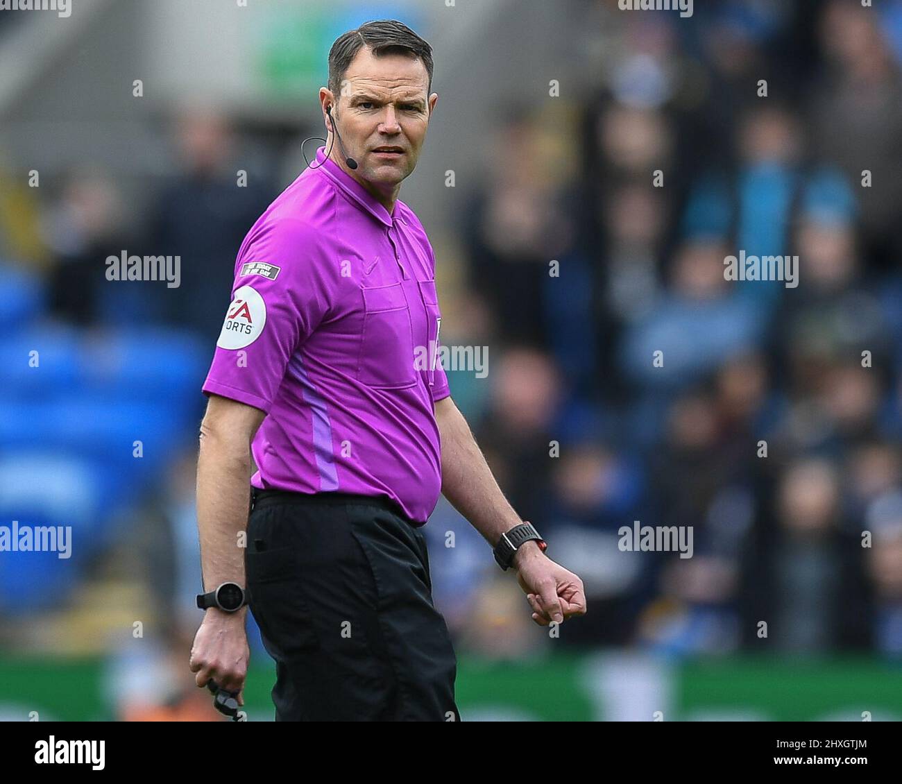 James jones referee hi-res stock photography and images - Alamy