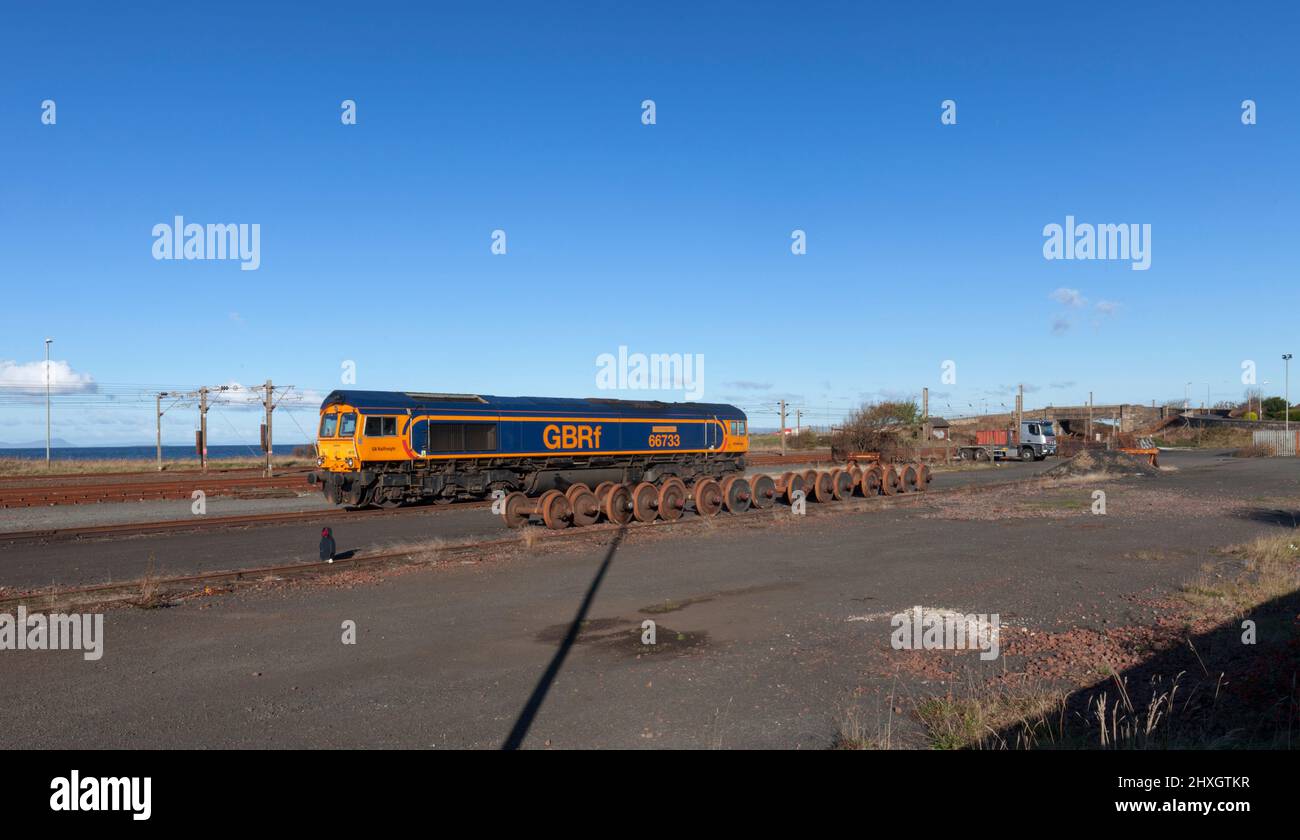 GB Railfreight class 66 diesel locomotive 66733 stabled in Falkland ...