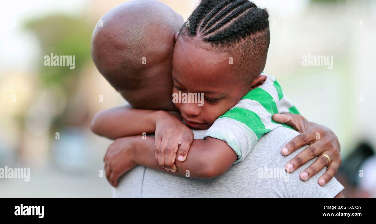 Father embrace child back hi-res stock photography and images - Alamy