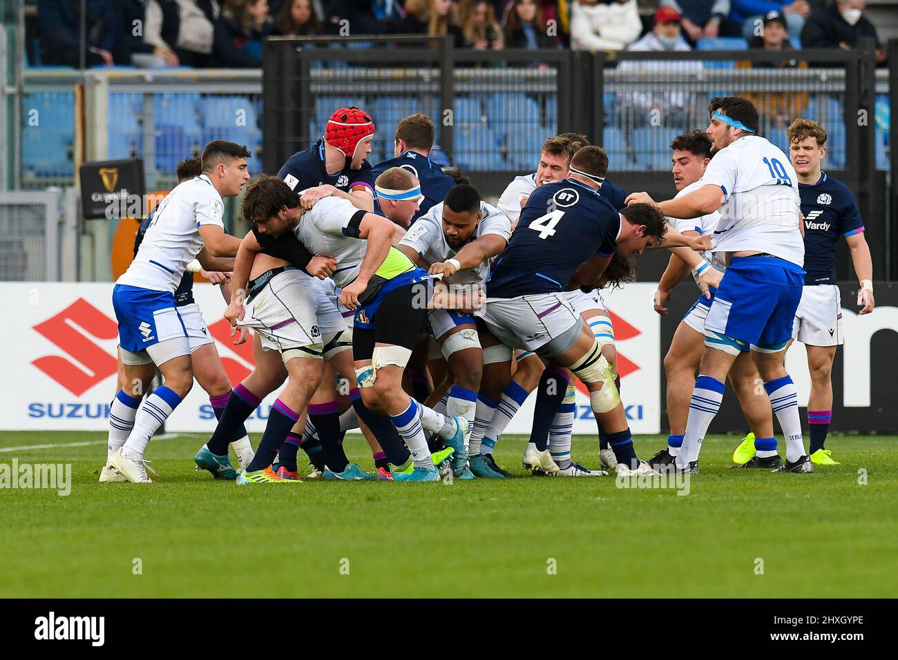 Sam Skinner of Scotland urgs the pack forward during football Guinness ...