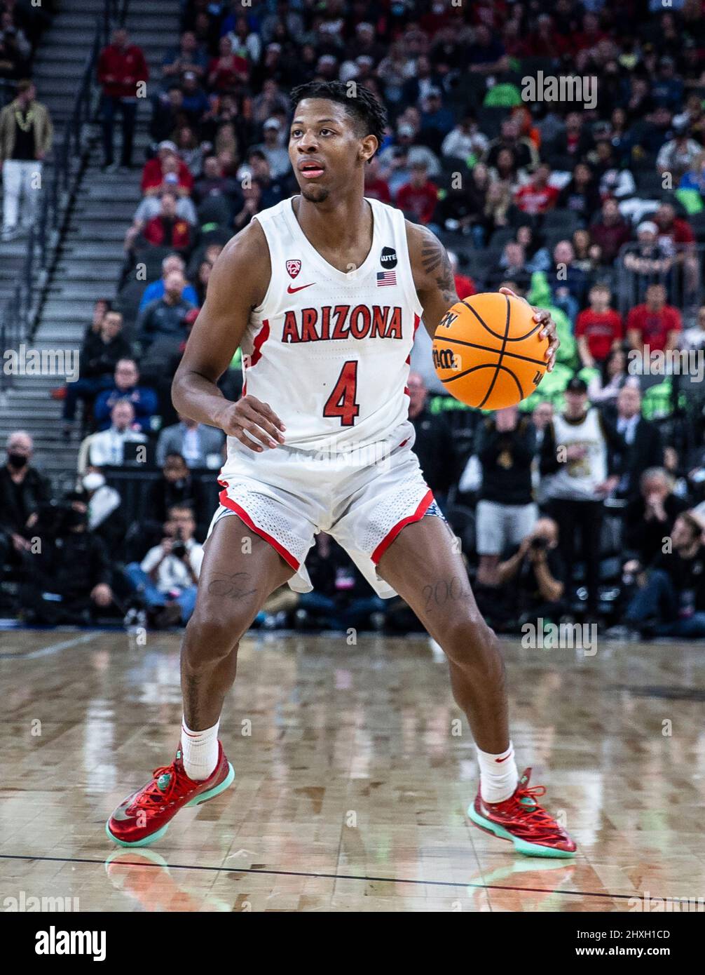 Las Vegas, NV, USA. 11th Mar, 2022. A. Arizona Wildcats guard Dalen ...
