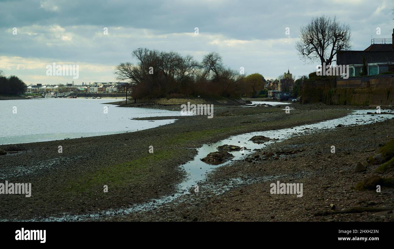 Thames at low tide hi-res stock photography and images - Alamy