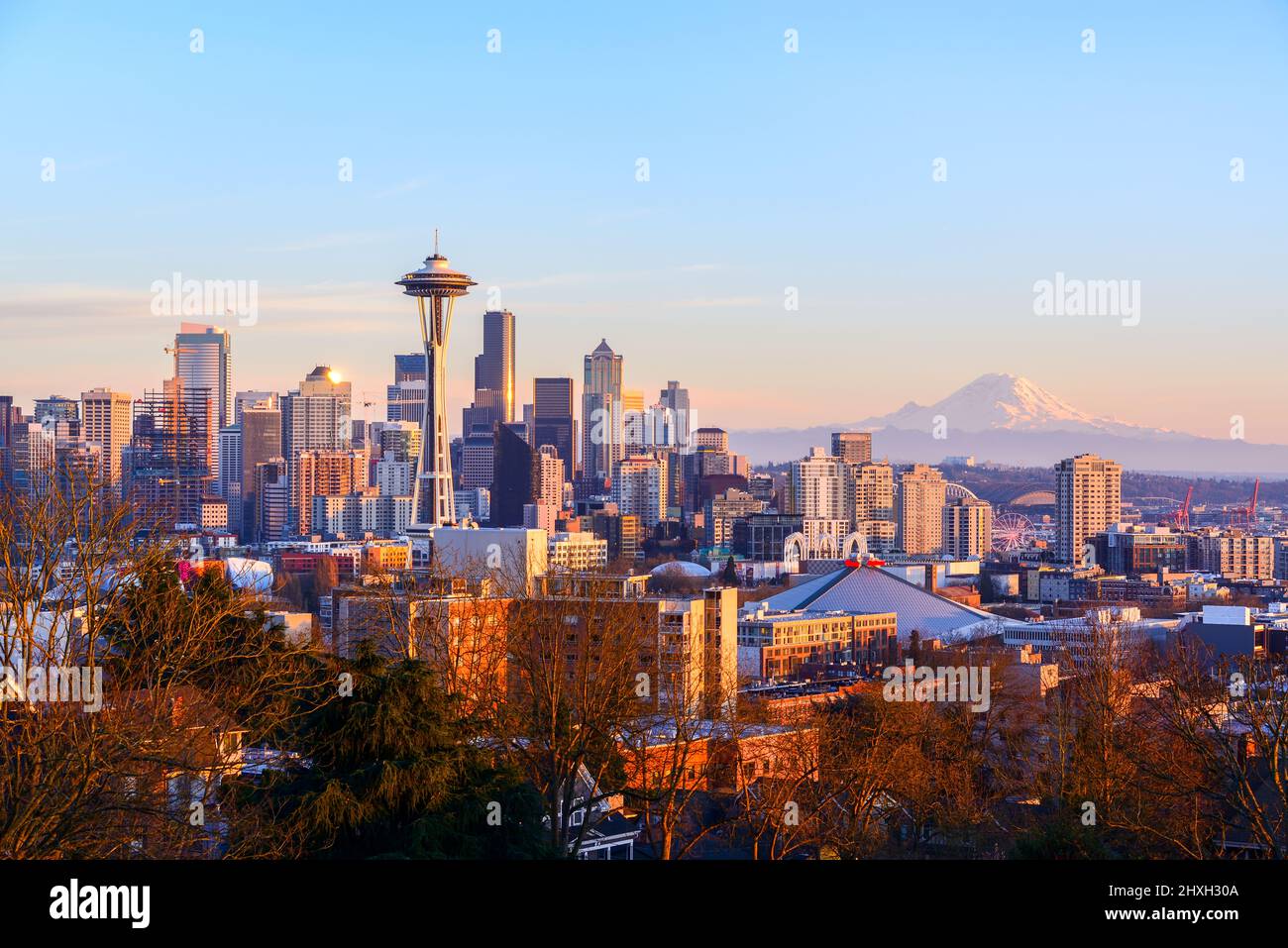 Seattle Skyline At Sunset Stock Photo - Alamy