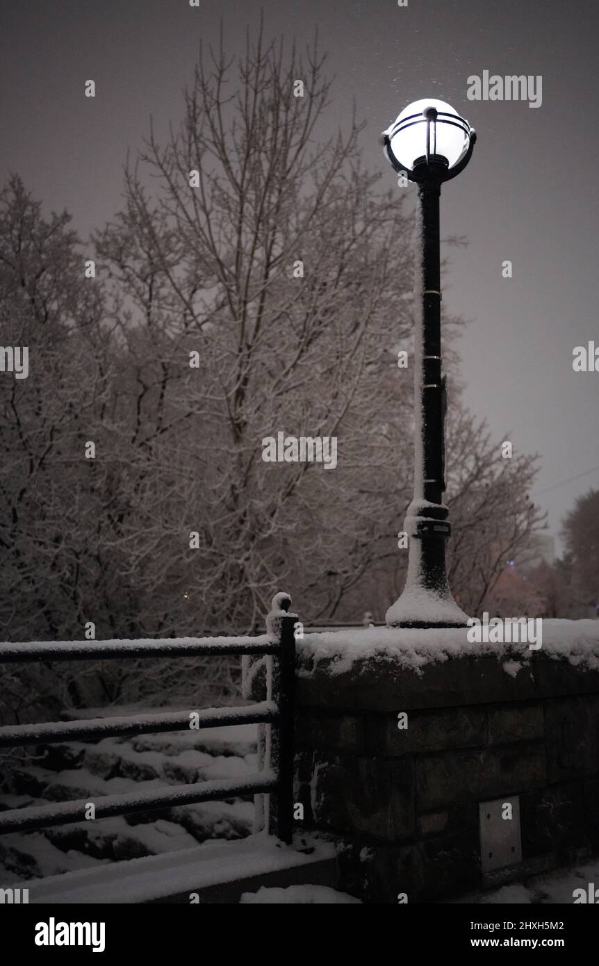Lamp post snow hi-res stock photography and images - Alamy