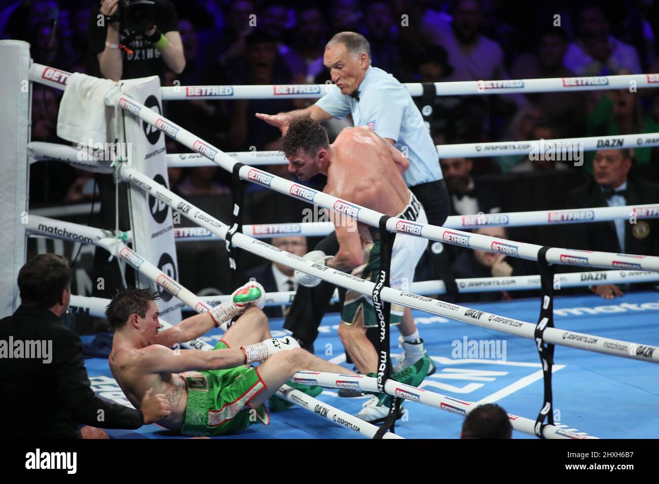 Leigh Wood shocks the crowd by knocking Michael Conlan out and through ...