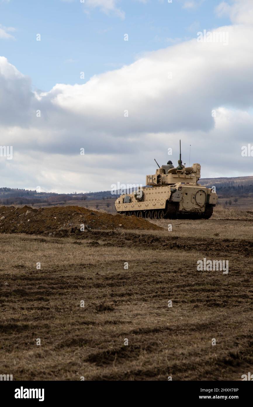 U.S. Army soldiers assigned to 2nd Battalion, 34th Armored Regiment,1st ...