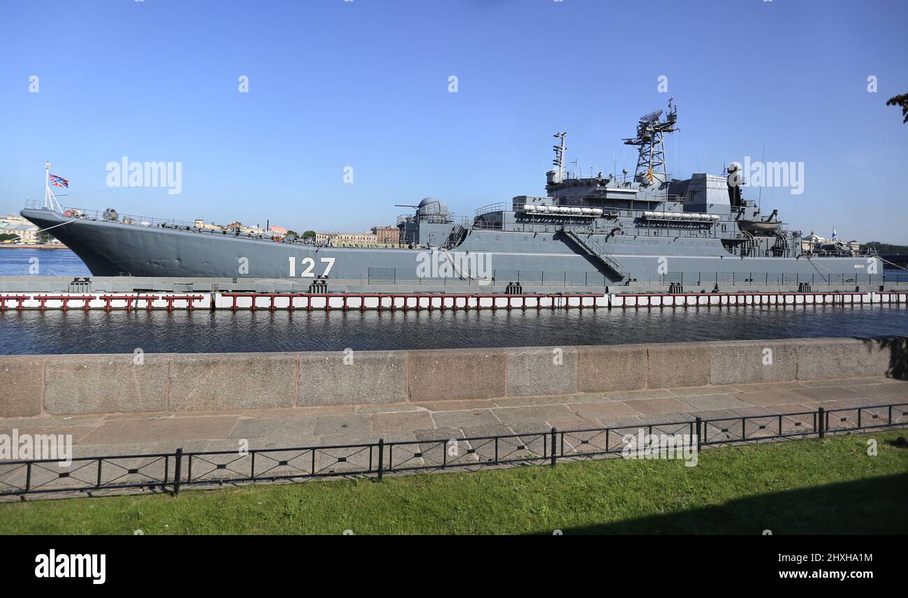 Russian navy Landing Ship / Platform Dock RFS Minsk (127), Ropucha ...