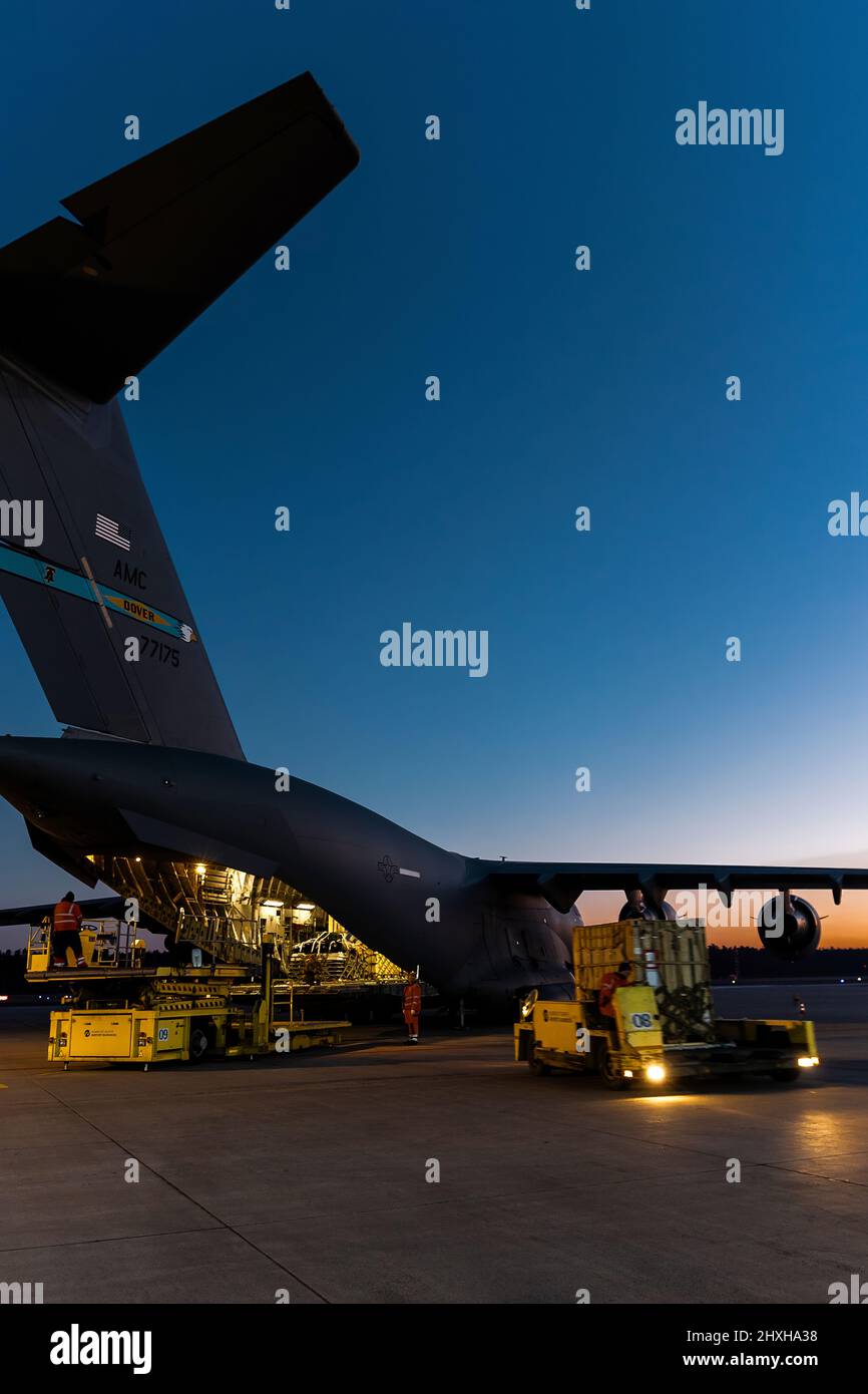 Nato ukraine 2022 troops hi-res stock photography and images - Alamy