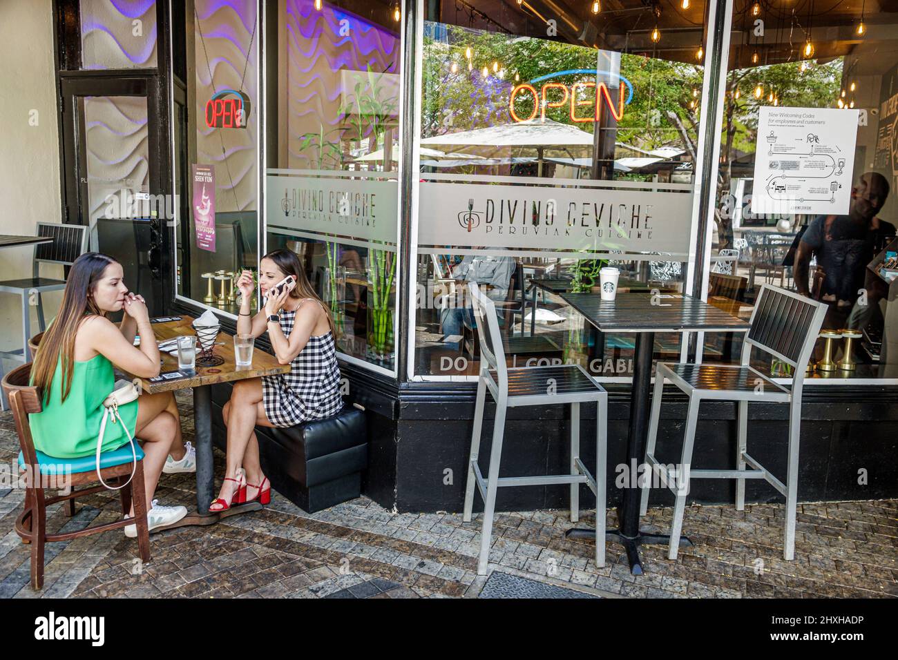 Al fresco dining outside tables women friends devino ceviche hi-res ...