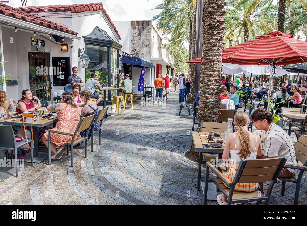 Miami giralda avenue plaza restaurant row pedestrian street hi-res ...