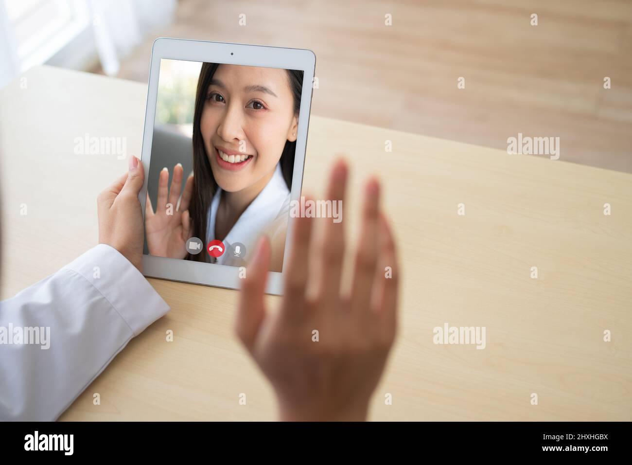 Virtual doctor visit tablet screen hi-res stock photography and images ...