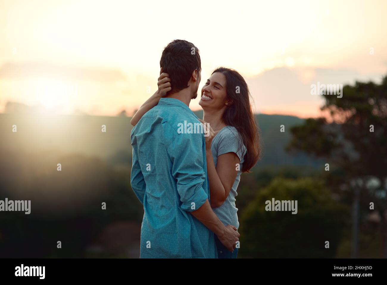 Couple stare young hi-res stock photography and images - Alamy