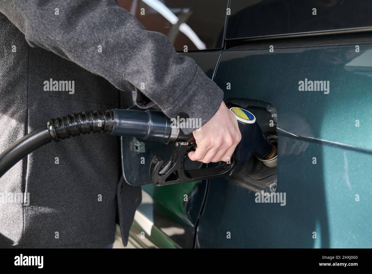 Putting fuel in car hi-res stock photography and images - Alamy