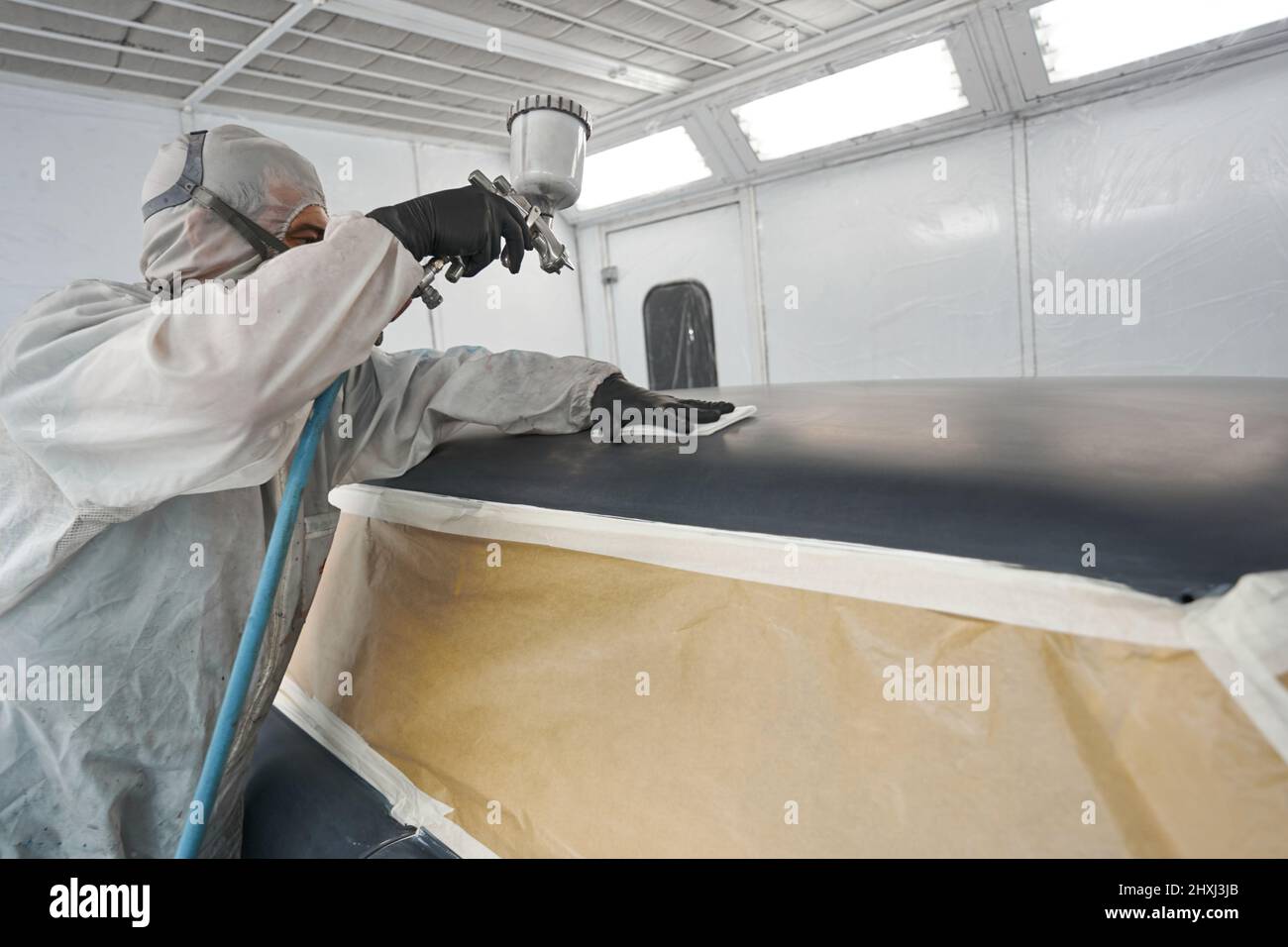 Male car painter working in hi-res stock photography and images - Alamy