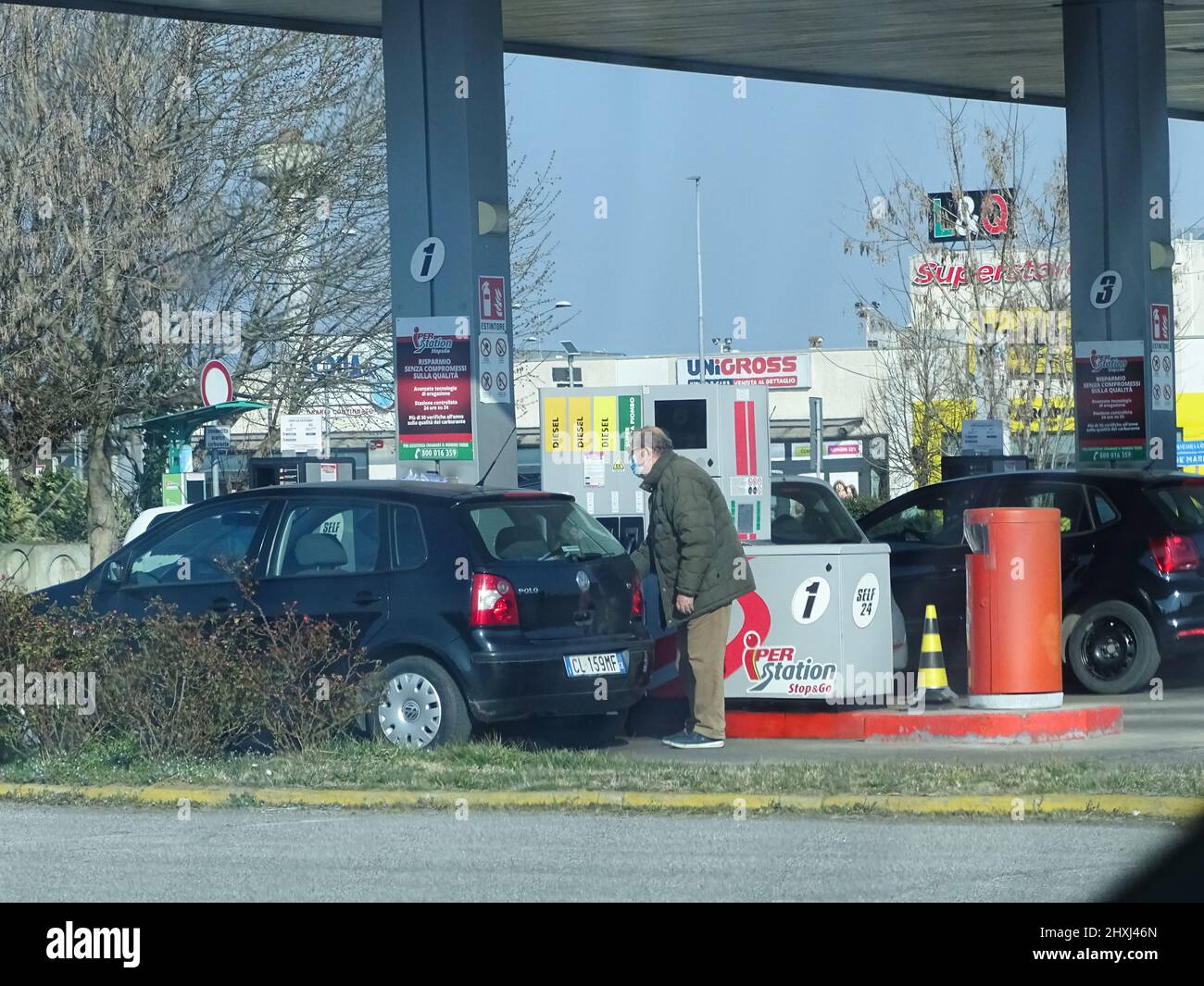 Oil barrel and euro sign hi-res stock photography and images - Alamy