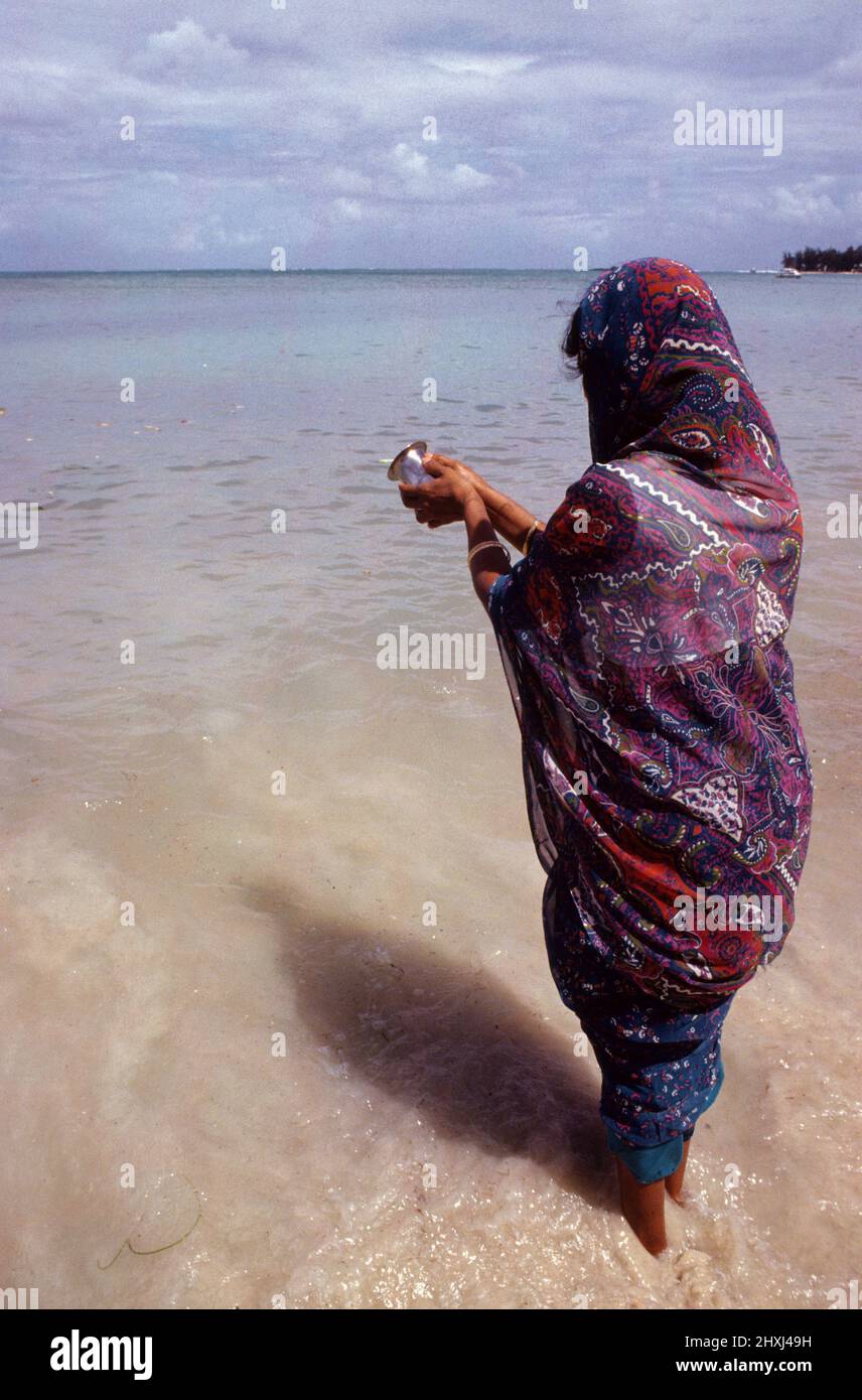 Prieres hindouisme ile maurice hi-res stock photography and images - Alamy