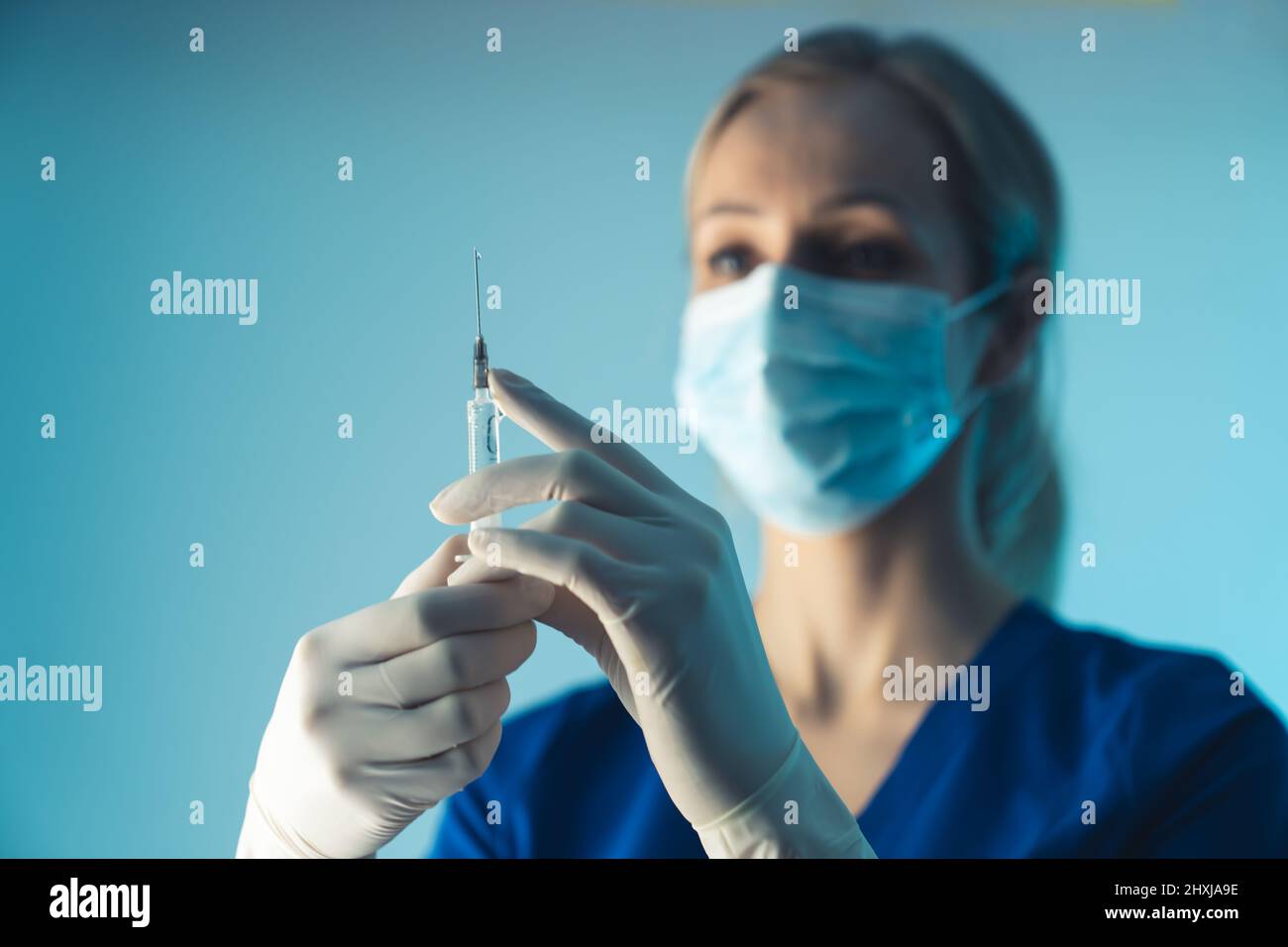 Woman doctor at the clinic preparing anaesthesia for the patient ...