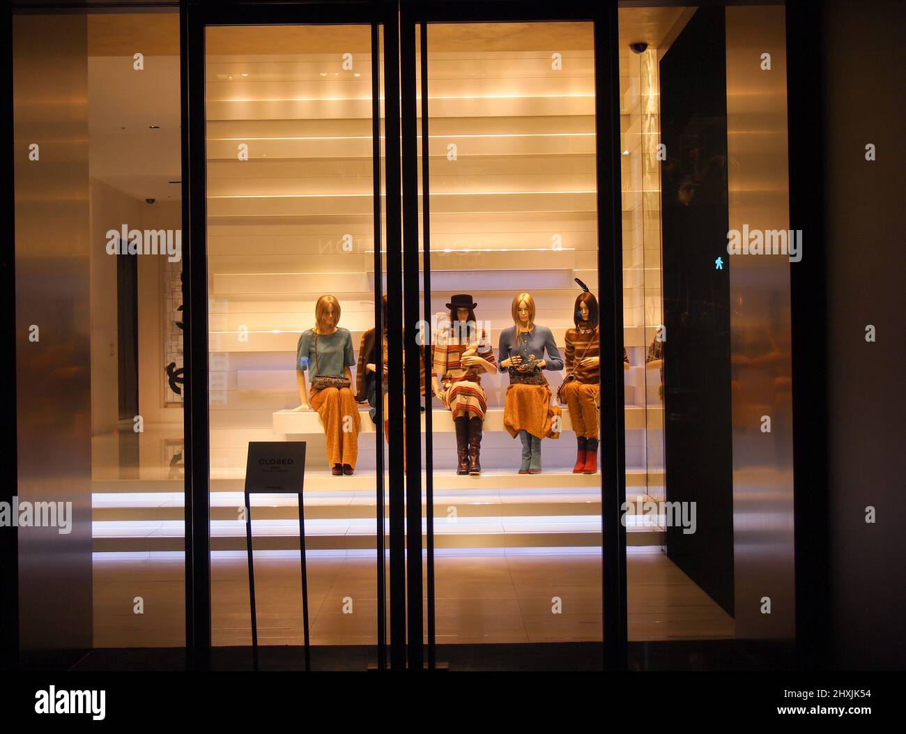 Night showcase hi-res stock photography and images - Alamy