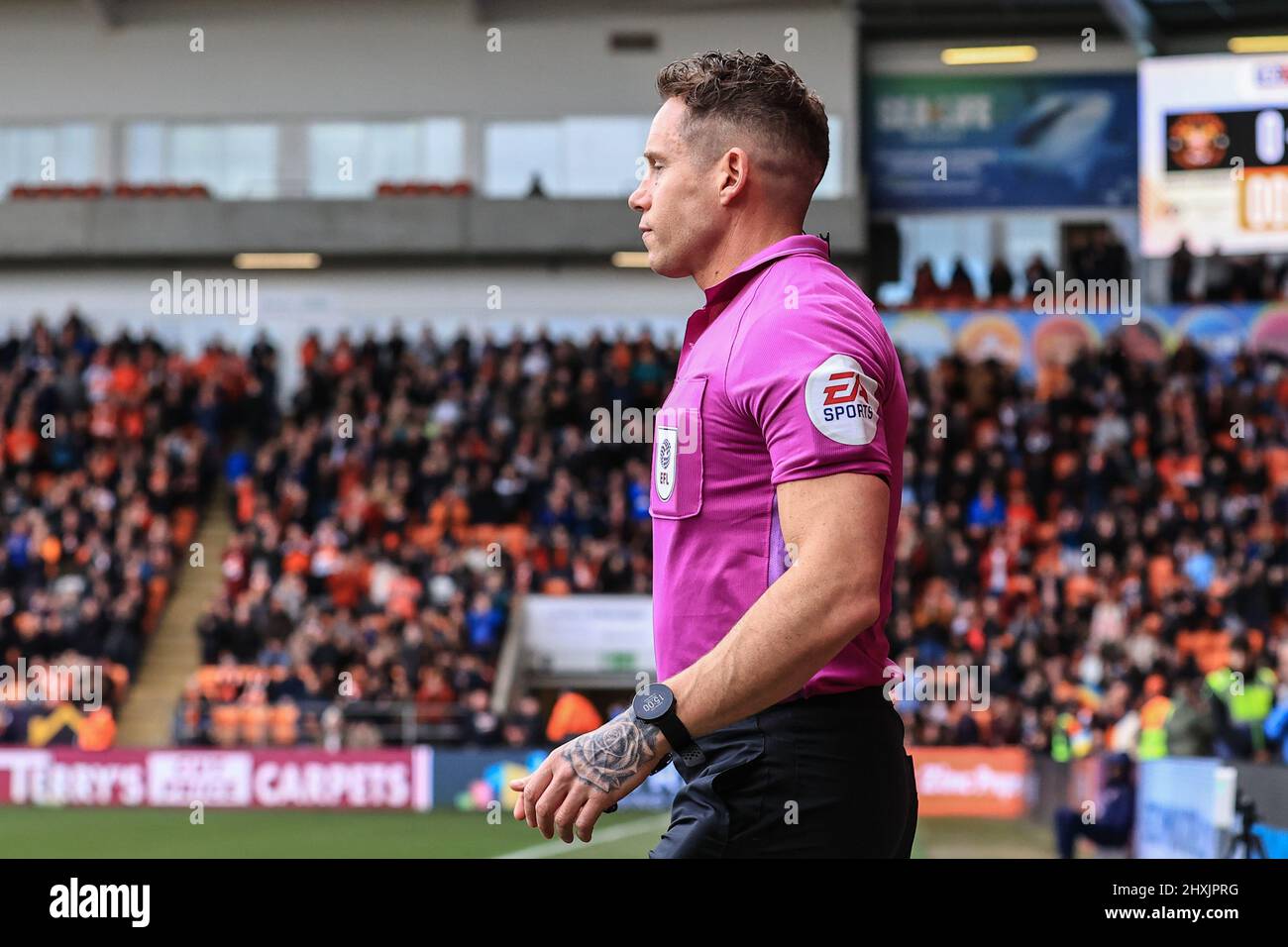 Steve martin referee hi-res stock photography and images - Alamy