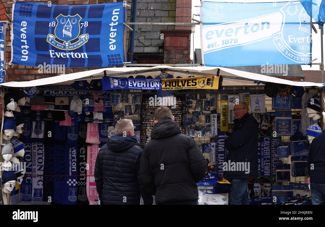 Picture stall should look hi-res stock photography and images - Alamy