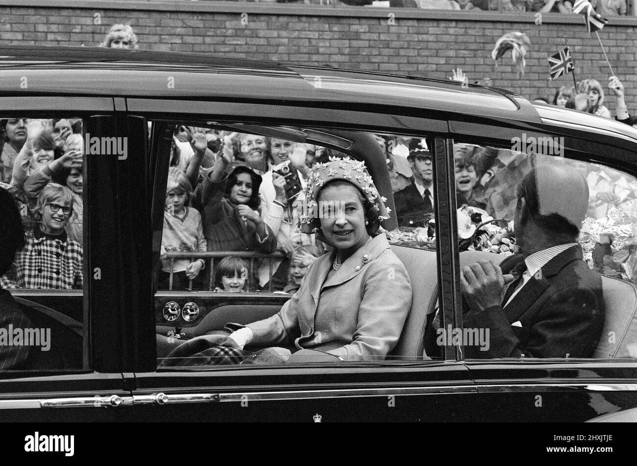 Silver jubilee 1977 celebrations Black and White Stock Photos & Images ...