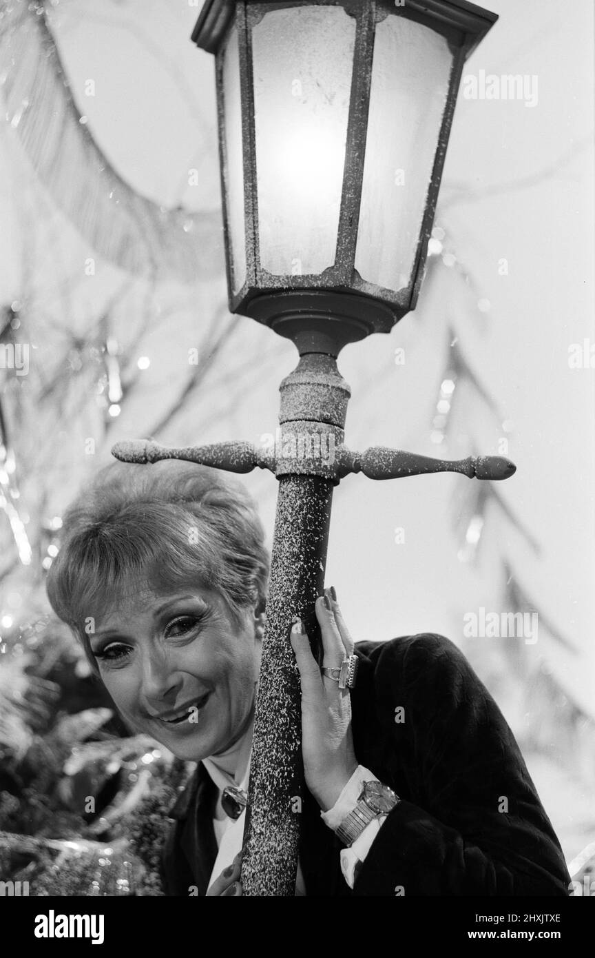 Miriam karlin hi-res stock photography and images - Alamy