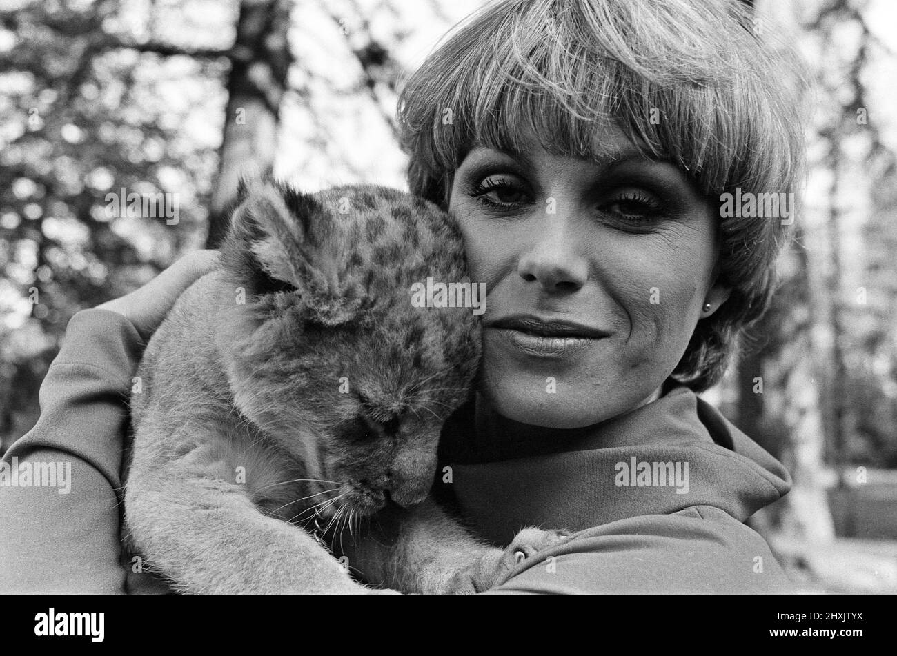 Stars of the new TV series "The Avengers", Joanna Lumley with Sheba the ...