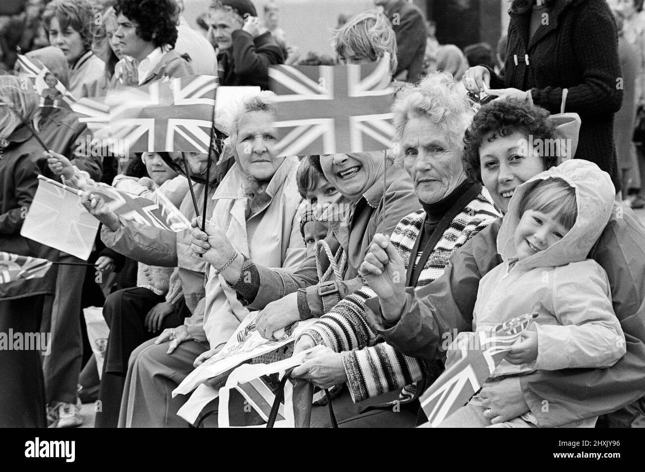 Spectators await Queen Elizabeth II in Eston during her Silver Jubilee ...