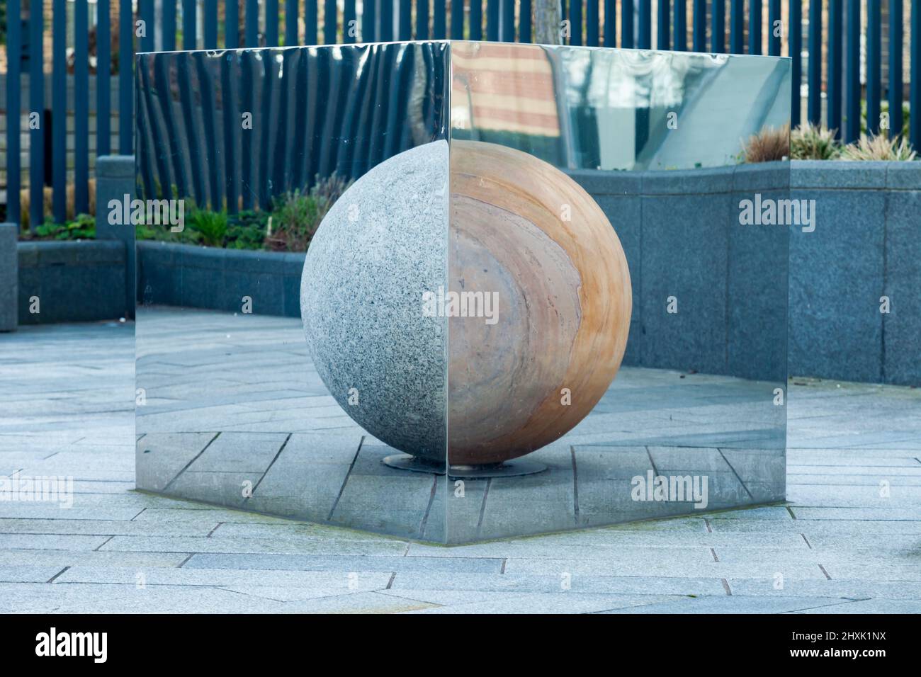 Modern sculpture at Canary Wharf, London Stock Photo - Alamy