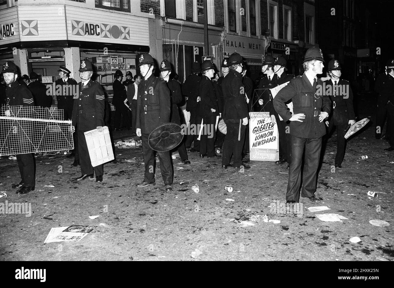 The aftermath of the Notting Hill riots. 30th August 1976 Stock Photo ...