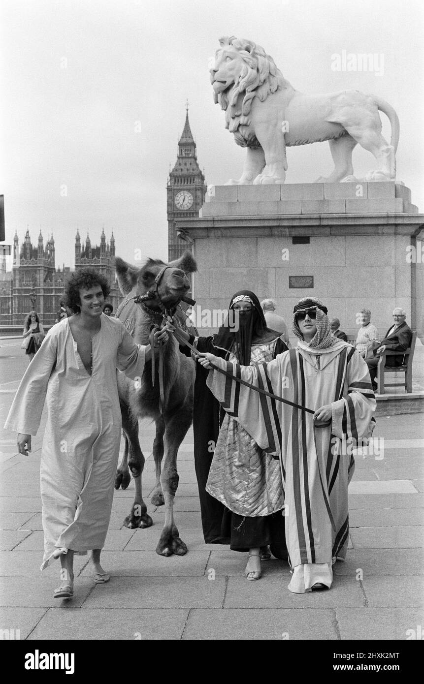 1970s tv presenters hi-res stock photography and images - Alamy