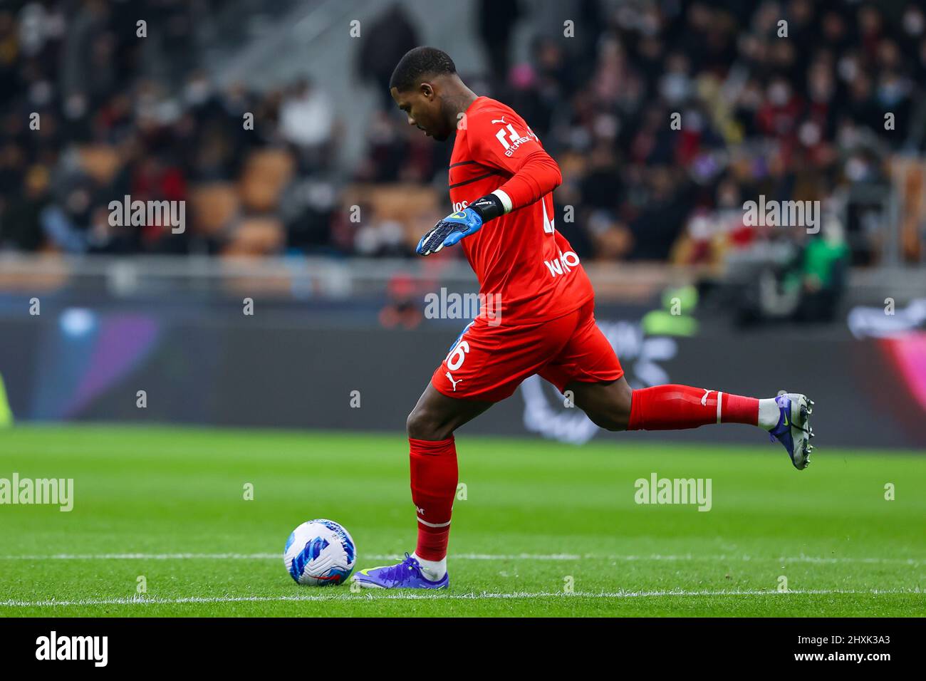 Mike Maignan of AC Milan in action during the Serie A 2021/22 football ...