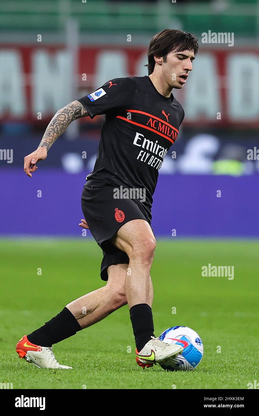 Sandro Tonali of AC Milan in action during the Serie A 2021/22 football ...