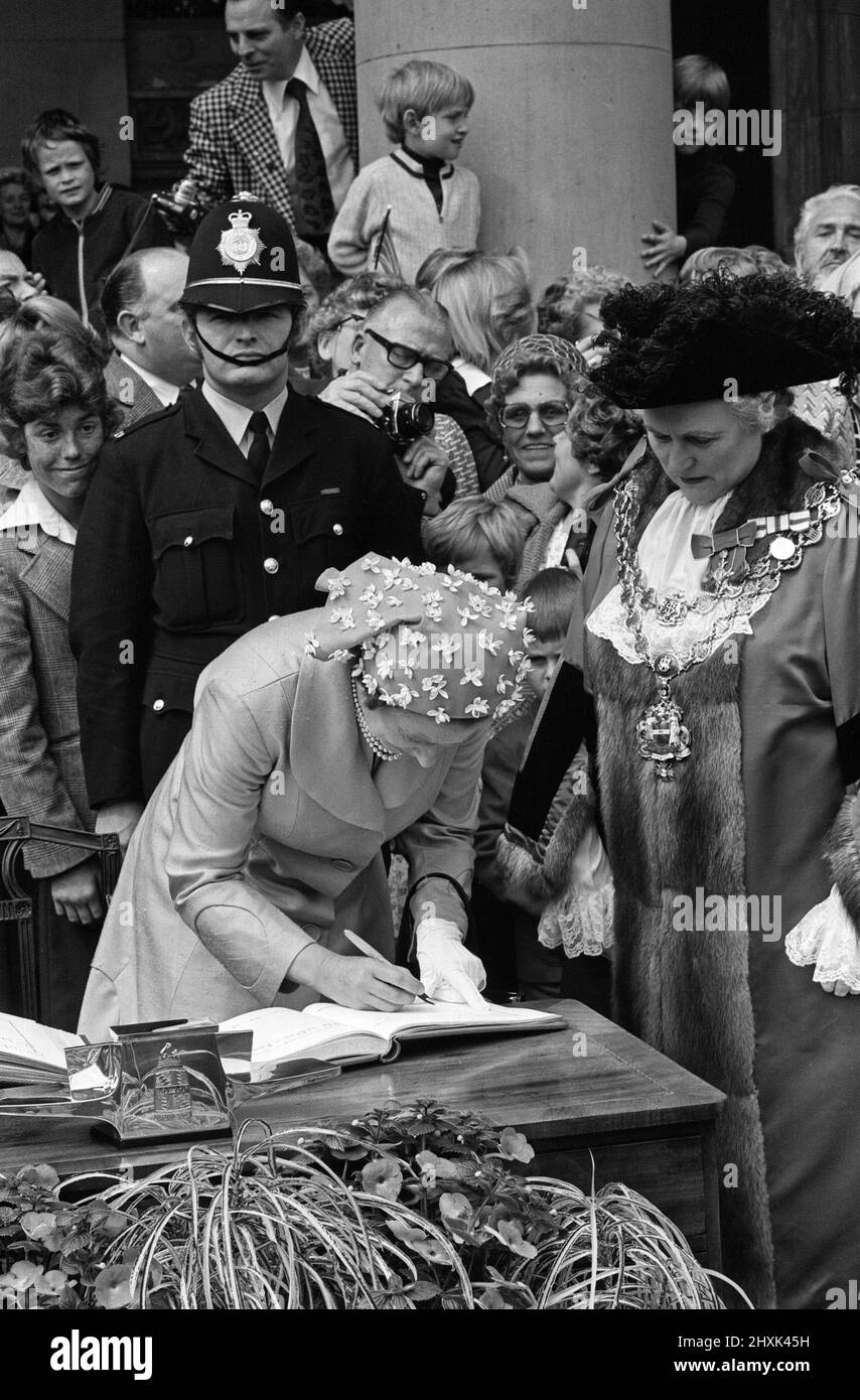 Queen Elizabeth II visiting Birmingham during her Silver Jubilee tour ...