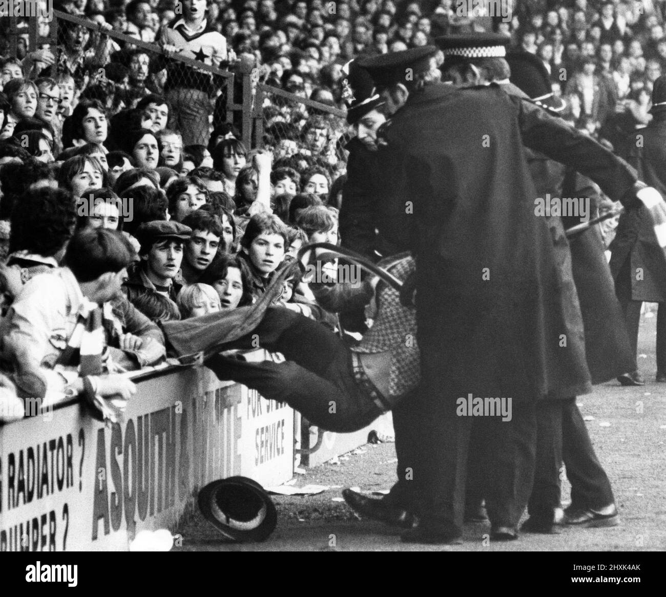 Football. Supporters Hooliganism. October 1976 P005731 Stock Photo - Alamy