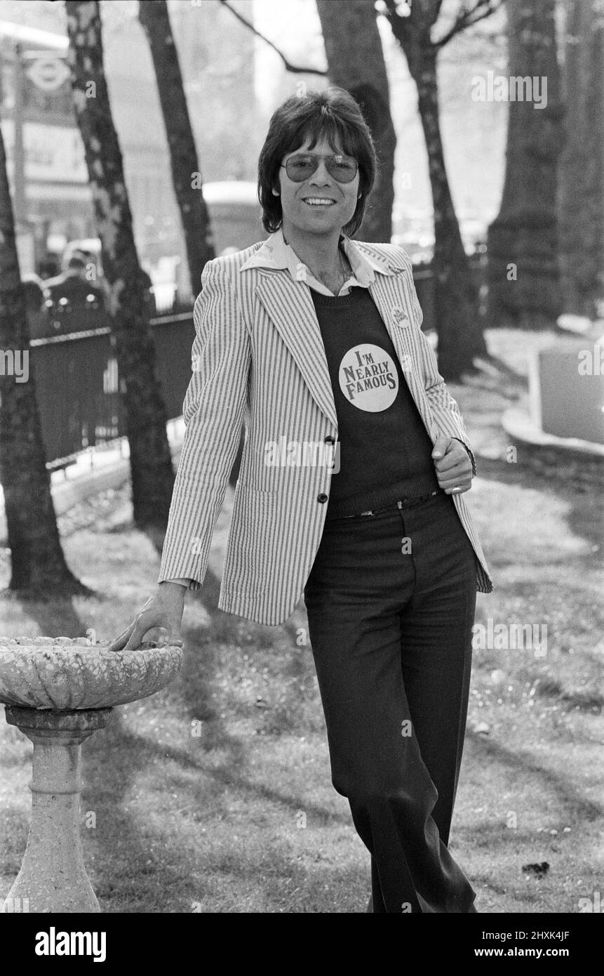 Cliff richard singer 1976 hi-res stock photography and images - Alamy