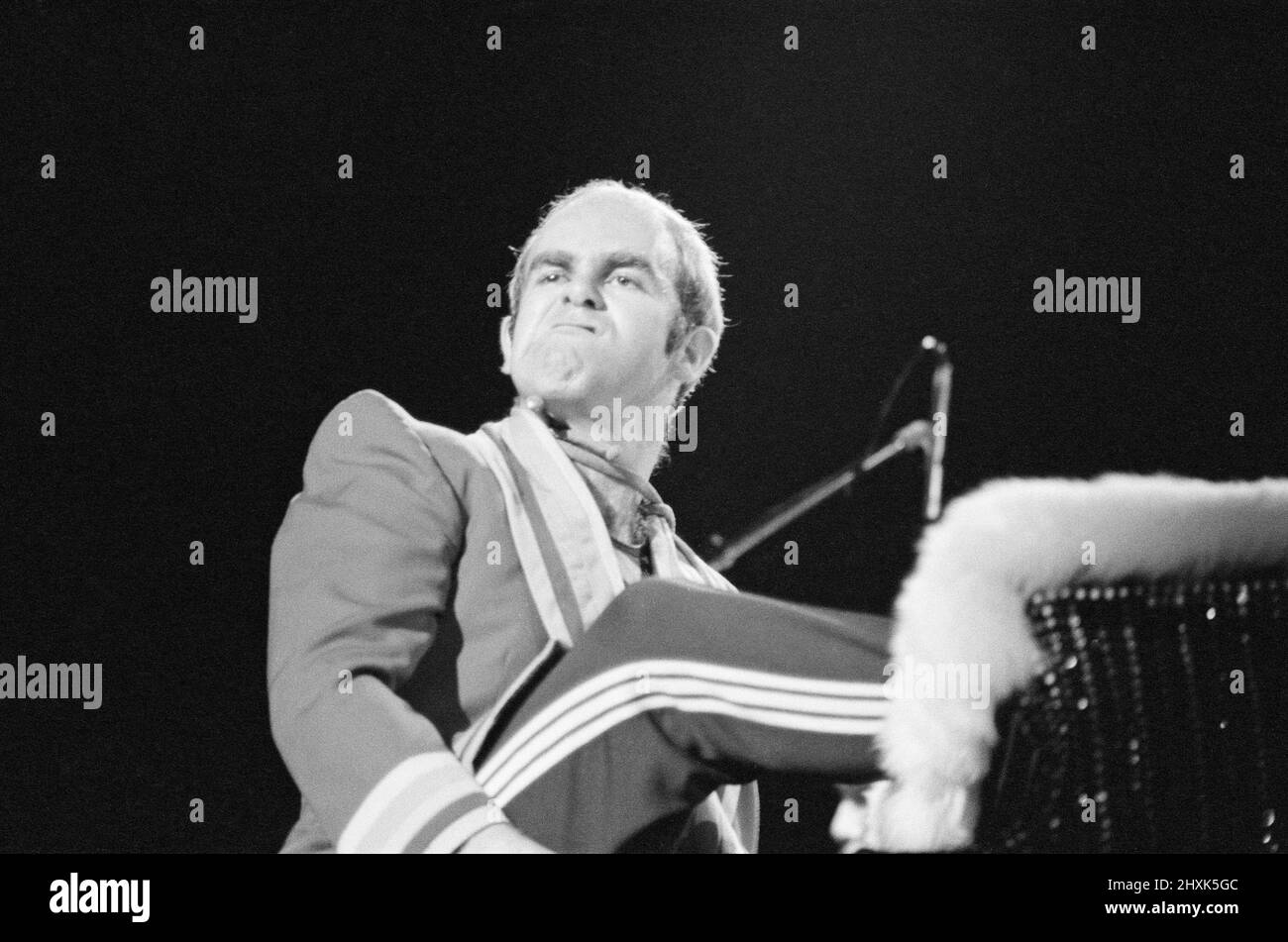 Elton john 1970s hi-res stock photography and images - Alamy