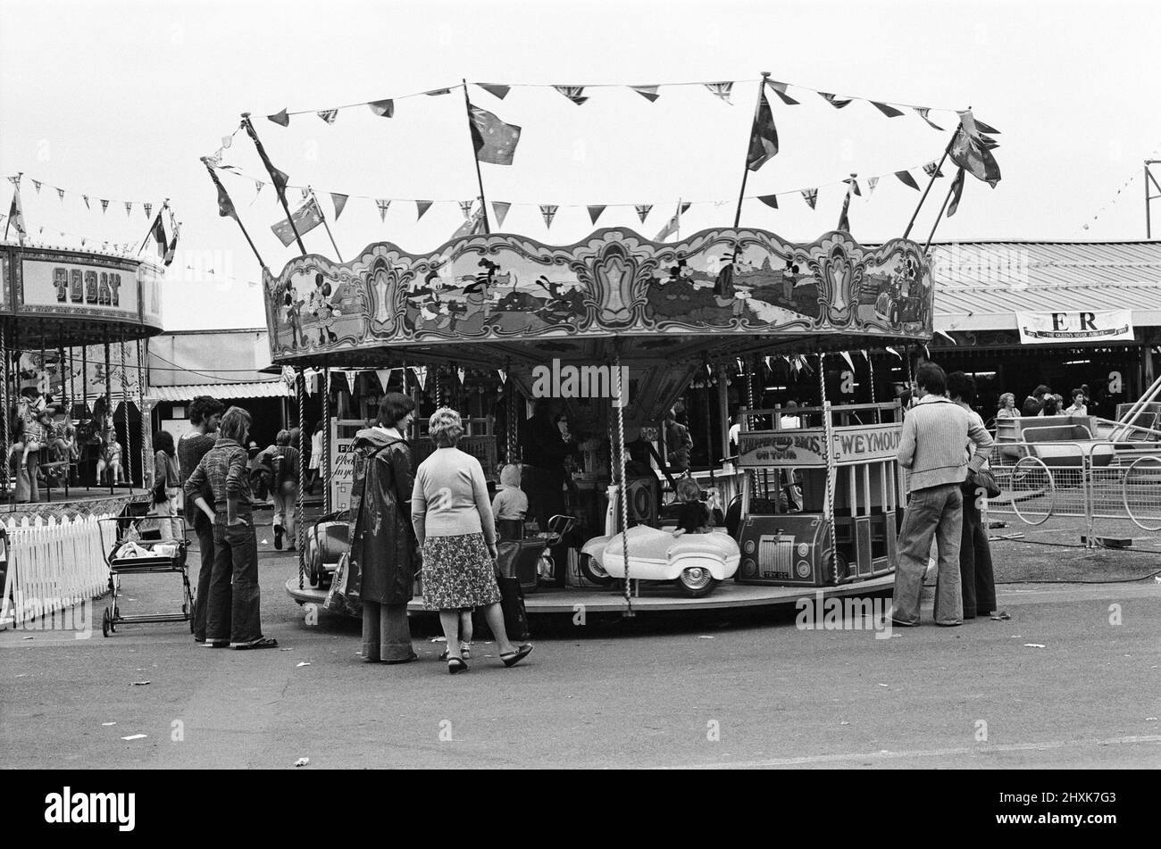 Fairground rides 1970s hi-res stock photography and images - Alamy