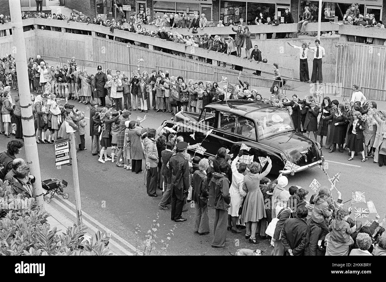 Spectators await Queen Elizabeth II in Eston during her Silver Jubilee ...