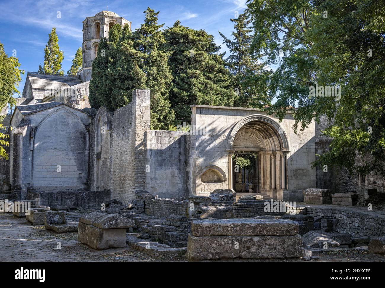 Les Alyscamps, Arles, Provence, France Stock Photo - Alamy