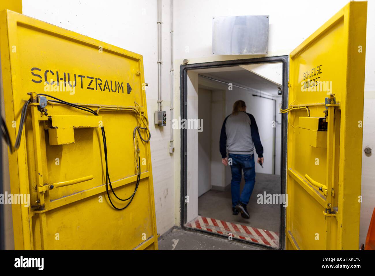 13 March 2022, Bavaria, Nuremberg: The airlock room at the entrance of ...