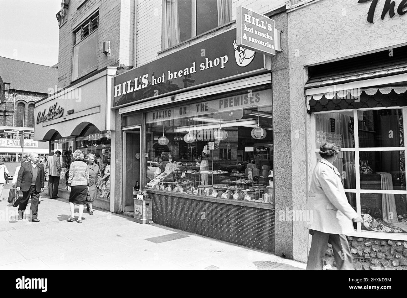 Scenes at Hills Bakery, Middlesbrough. 1977 Stock Photo - Alamy