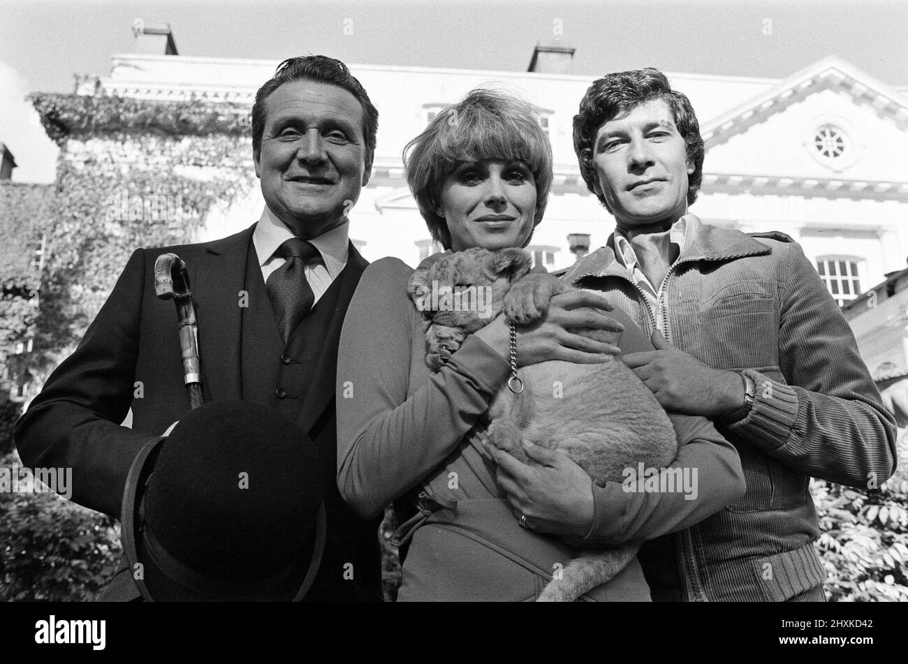 Joanna lumley gareth hunt hi-res stock photography and images - Alamy