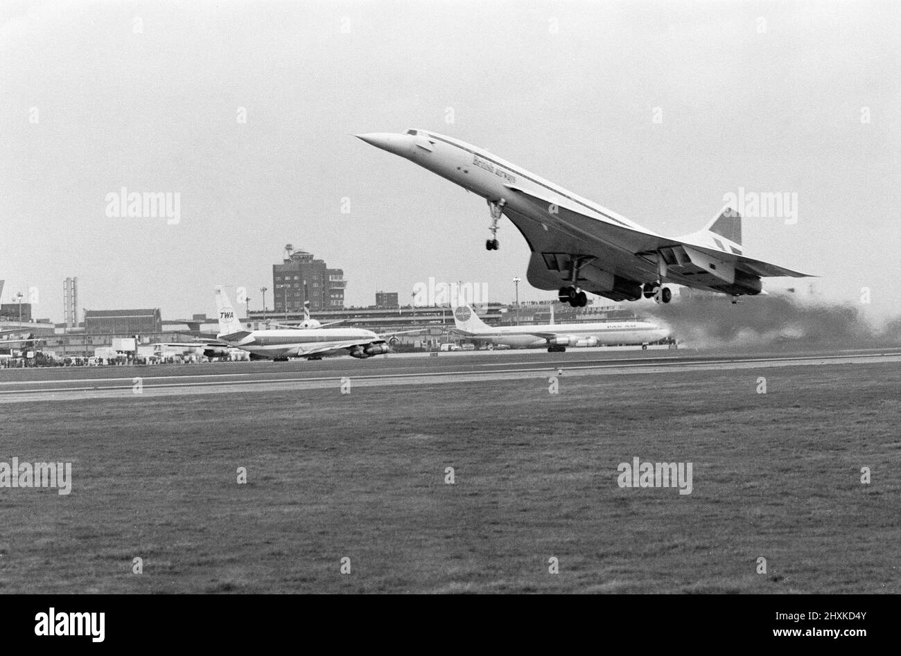 Heathrow concorde test flight hi-res stock photography and images - Alamy