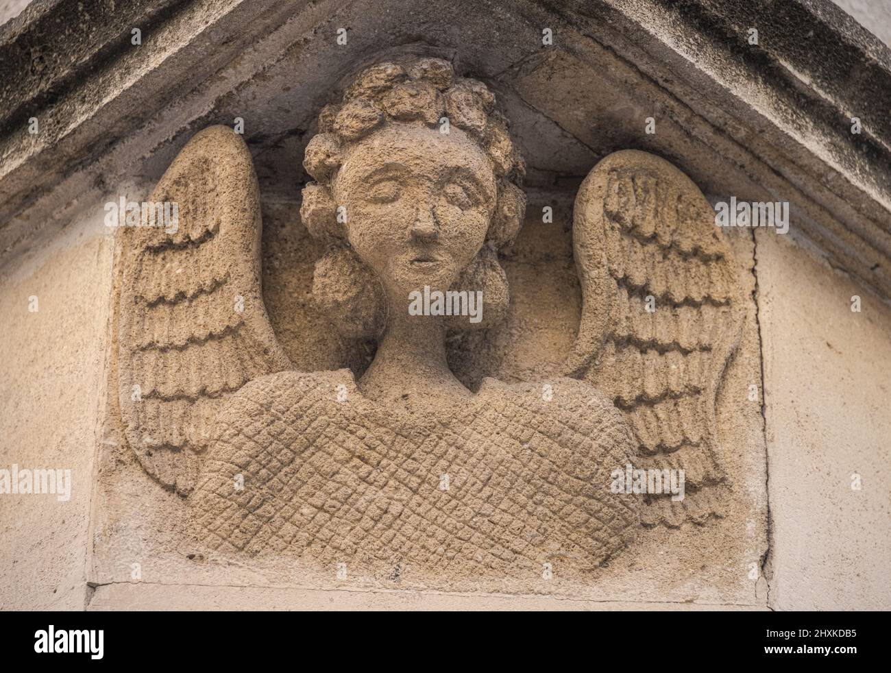 Stone angel face wings hi-res stock photography and images - Alamy