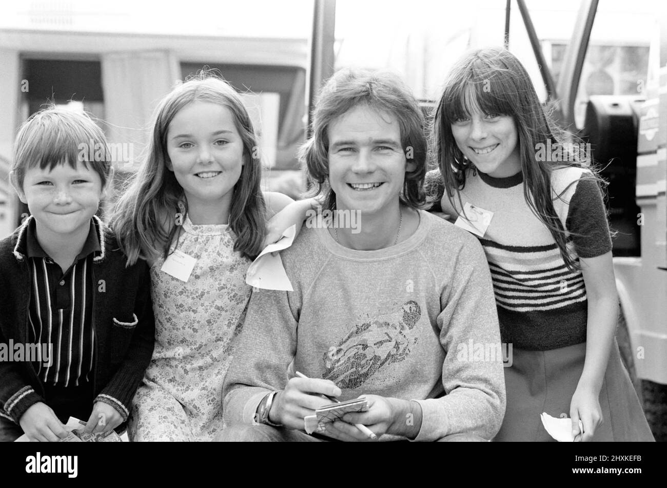 Barry Sheene signs autographs for three young children who broke ...