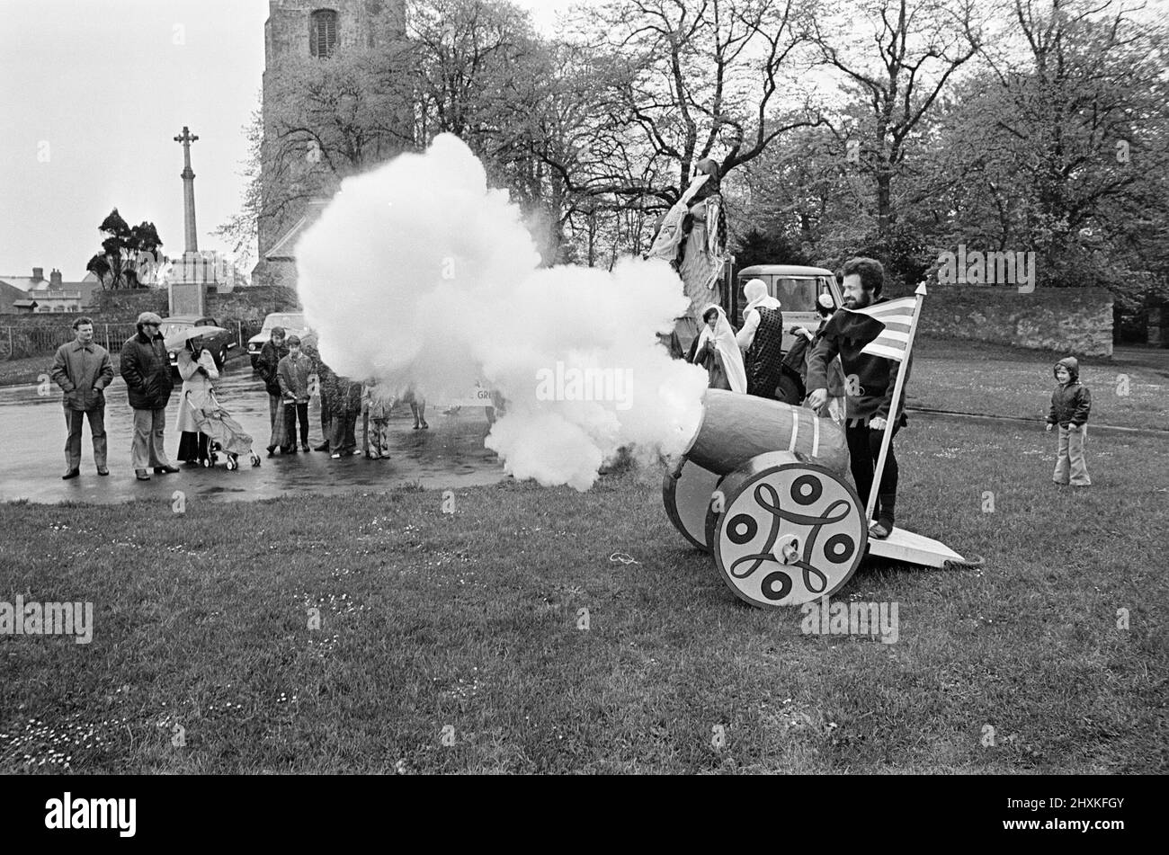 Weapons fair Black and White Stock Photos & Images - Alamy