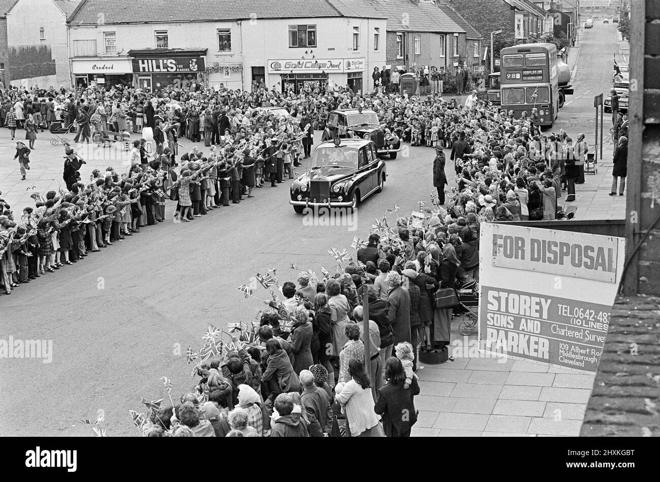 Spectators await Queen Elizabeth II in Eston during her Silver Jubilee ...