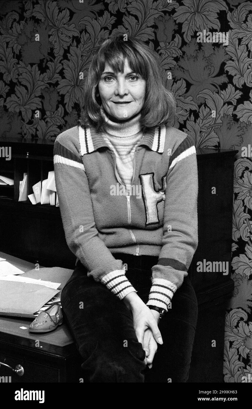 Actress Sheila Hancock. 7th February 1976 Stock Photo - Alamy